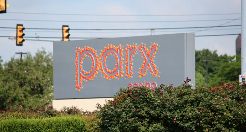 Parx Racing Statue Installation | Thackray Crane Project